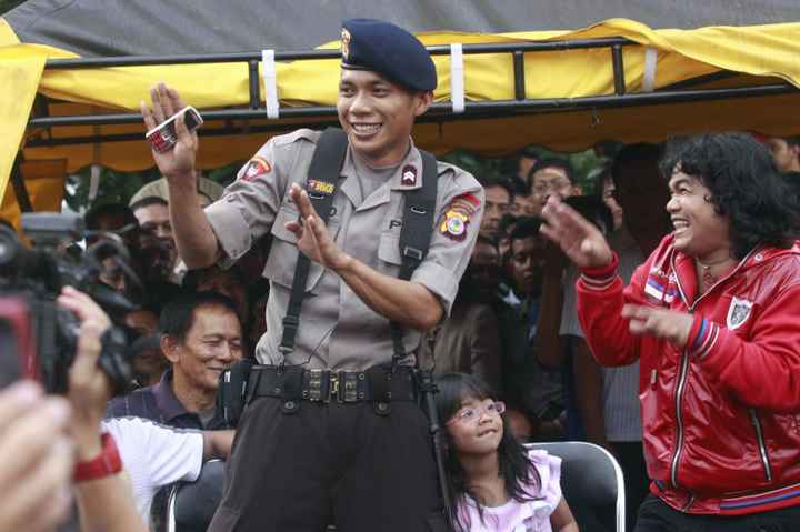 Terhempas dari Ibukota, Norman Kamaru Pulang Kampung dan Kini Jadi Da’i