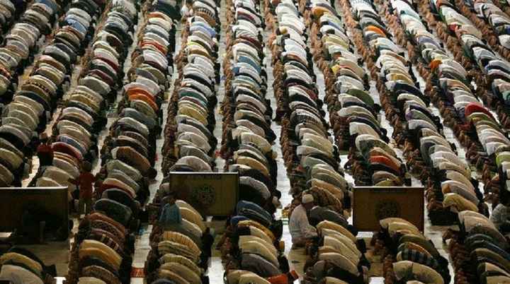 As-Shalatu Jamiatun atau as-Shalata Jamiatan, Mana Yang Benar?