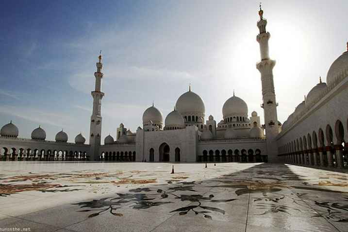 Masjid Syekh Zayed Sintesis Kesenian Islam dan Modern