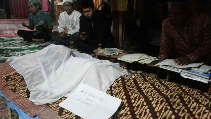 Almarhum Bukan Gelar