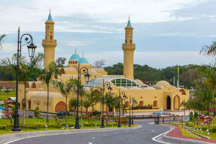 Mewahnya Masjid-Masjid di Brunei