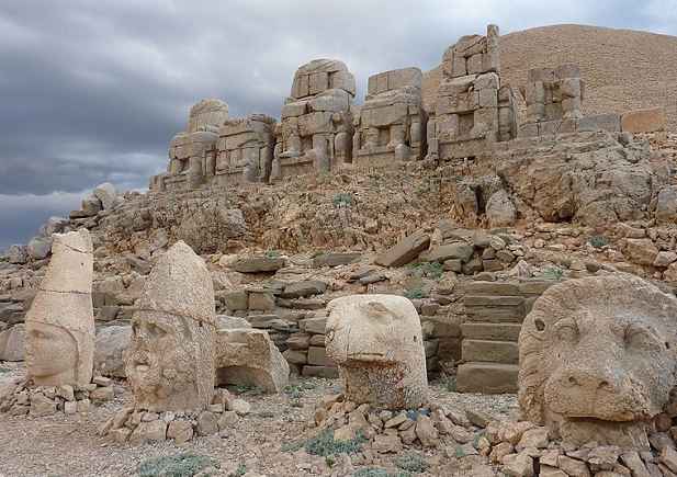 Kisah Nabi Musa yang Membujuk Para Penyembah Patung Anak Sapi
